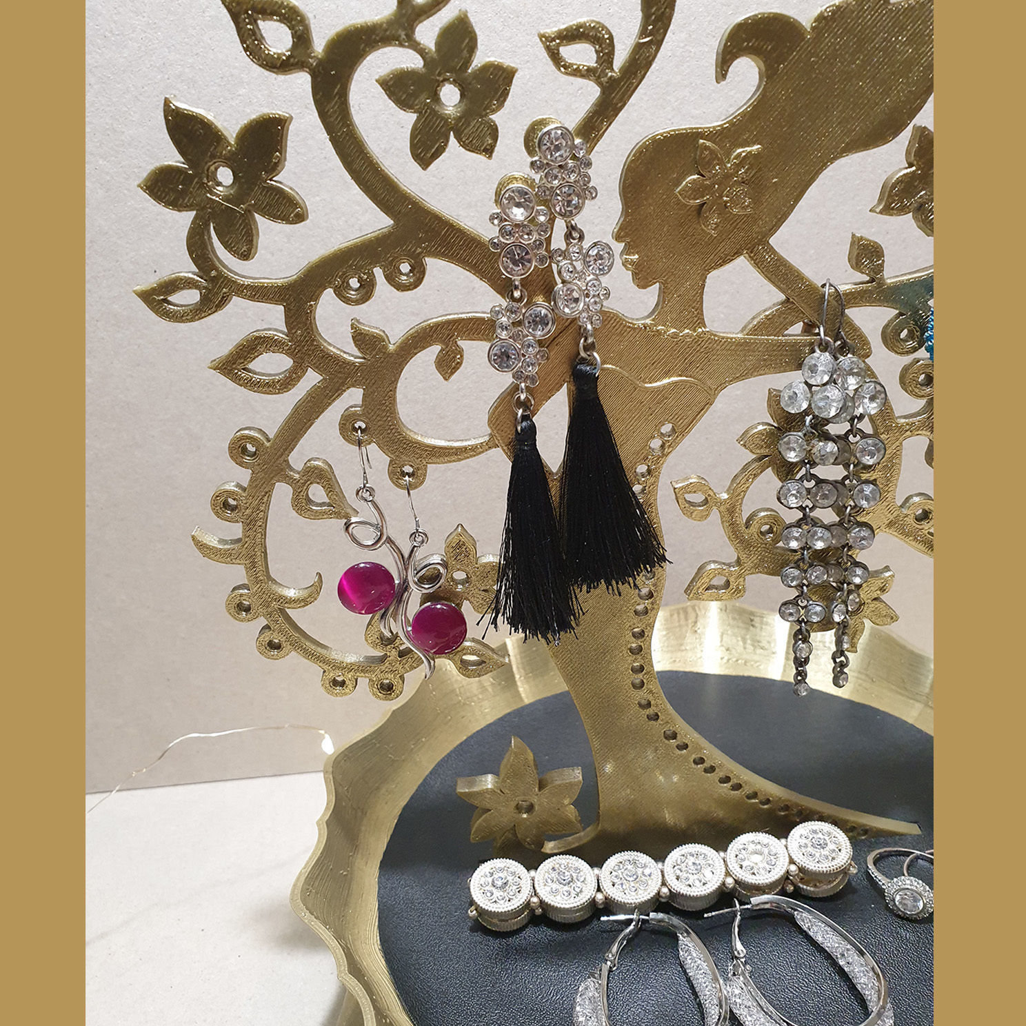 Jewellery stand 3D model | CGTrader